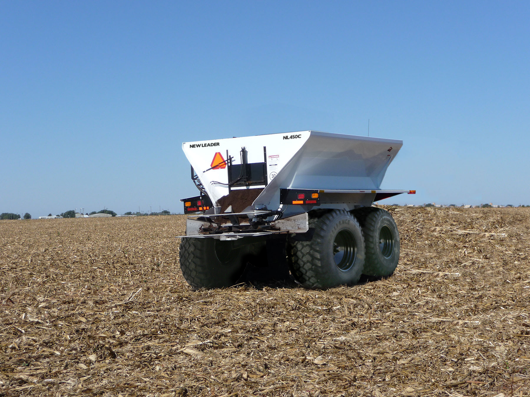 NL450 G4 Spinner | Tow Behind Compost Spreader | New Leader